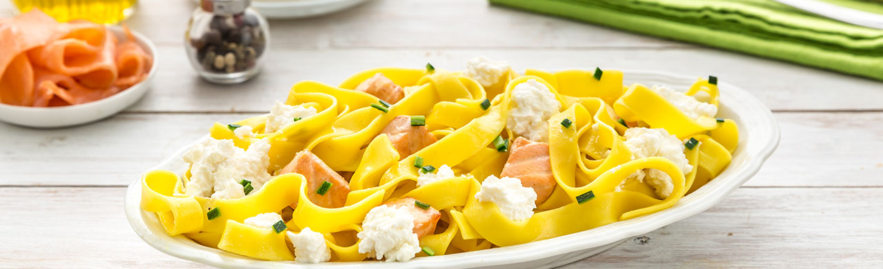 Tagliatelle con Ricotta Vallelata, salsa allo zafferano e bocconcini di ...