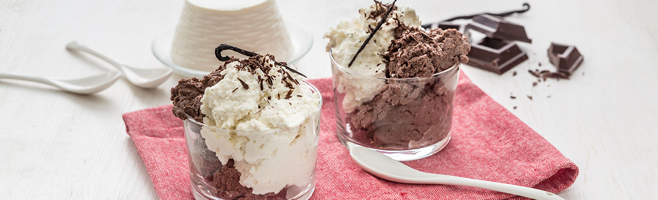 Coppetta bicolor con crema di ricotta Vallelata al cioccolato e ...