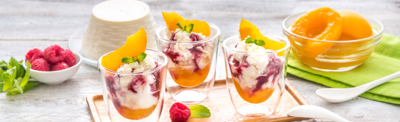 Semifreddo di ricotta Vallelata e pesche con salsa ai lamponi ...