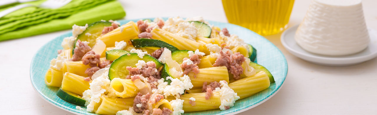 Pasta con ricotta Vallelata, zucchine e salsiccia piccante | Vallelata ...